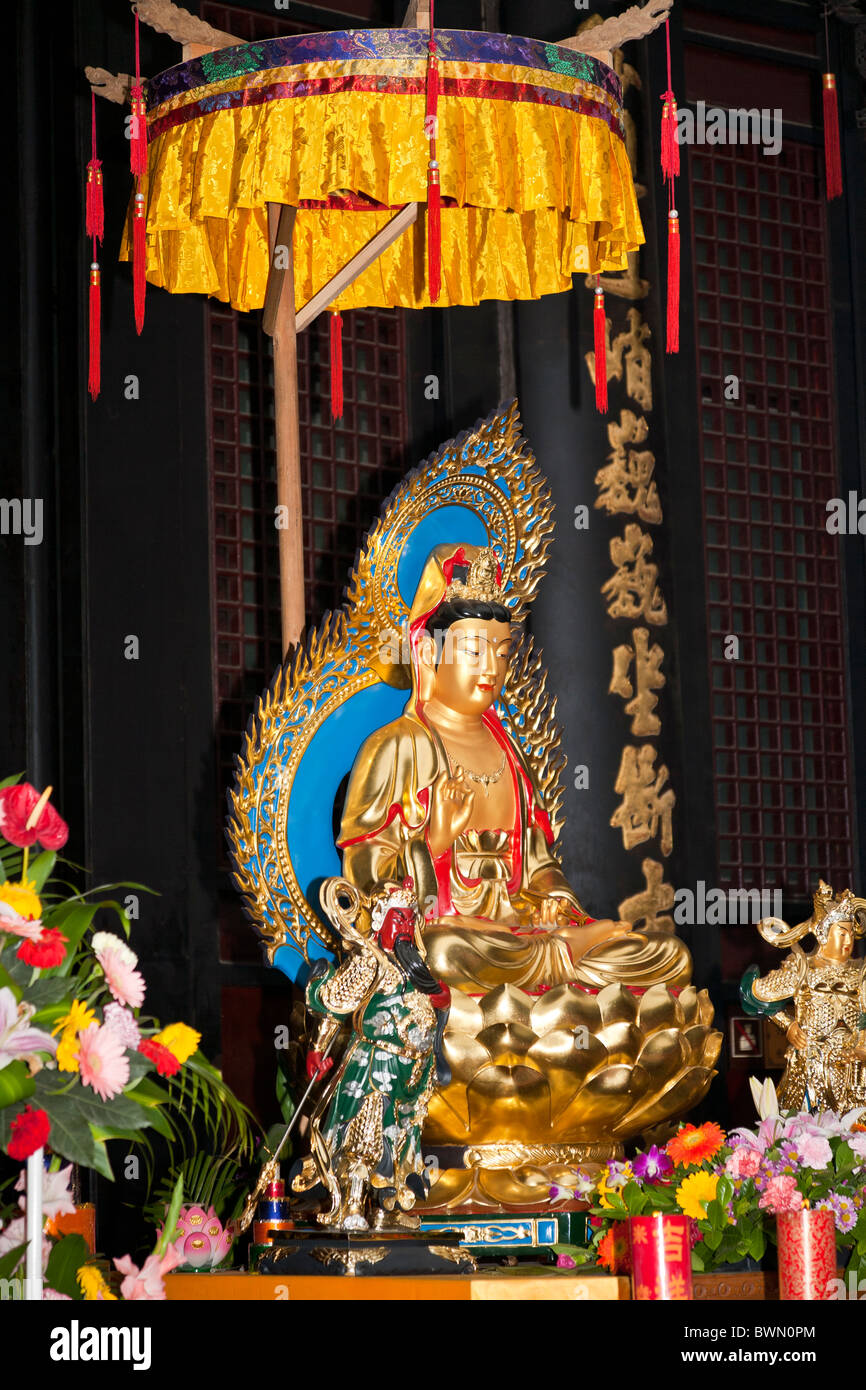 A golden Buddha, Wenshu Temple, Chengdu, Sichuan Province, China Stock ...