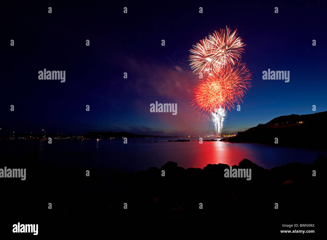 Nattional Firework Championships 2010 show over Mountbatten Bay ...