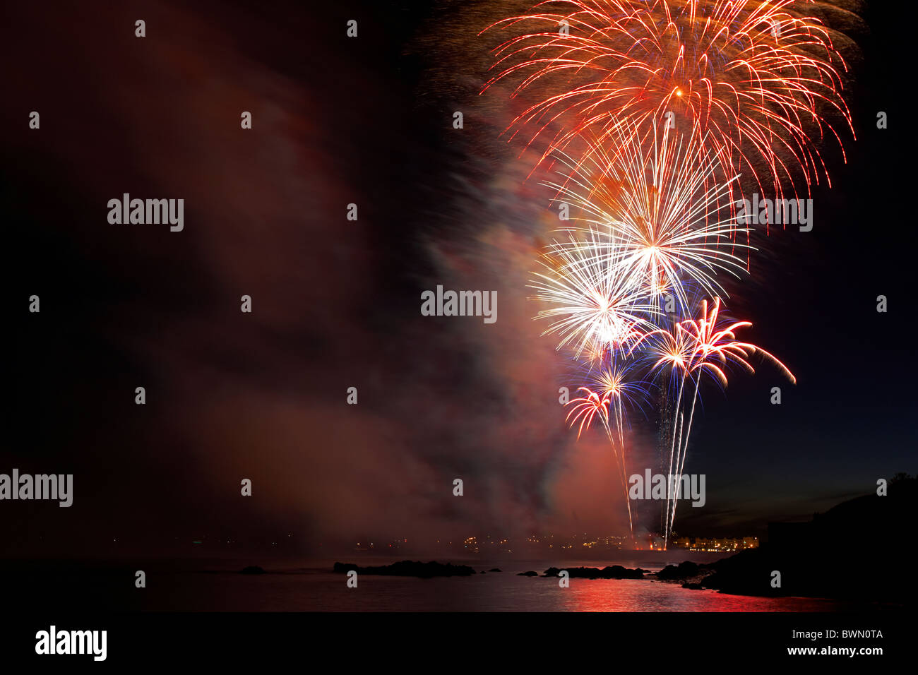 Nattional Firework Championships 2010 show over Mountbatten Bay ...