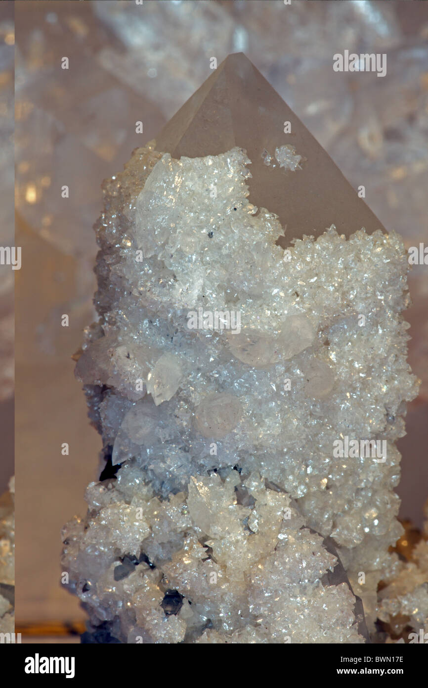 Silicon dioxide molecule hi-res stock photography and images - Alamy