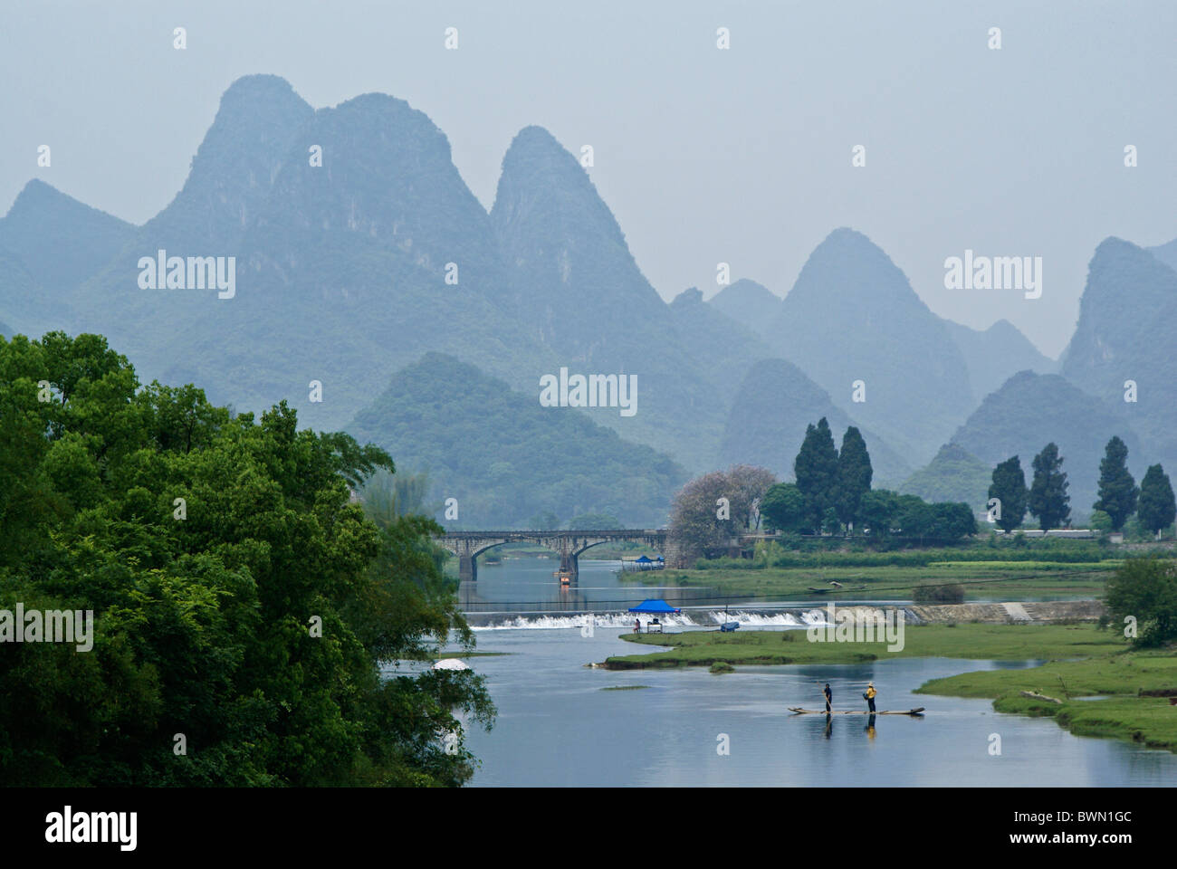 Karst peaks and the Li River, Yulong, Guangxi, China Stock Photo - Alamy