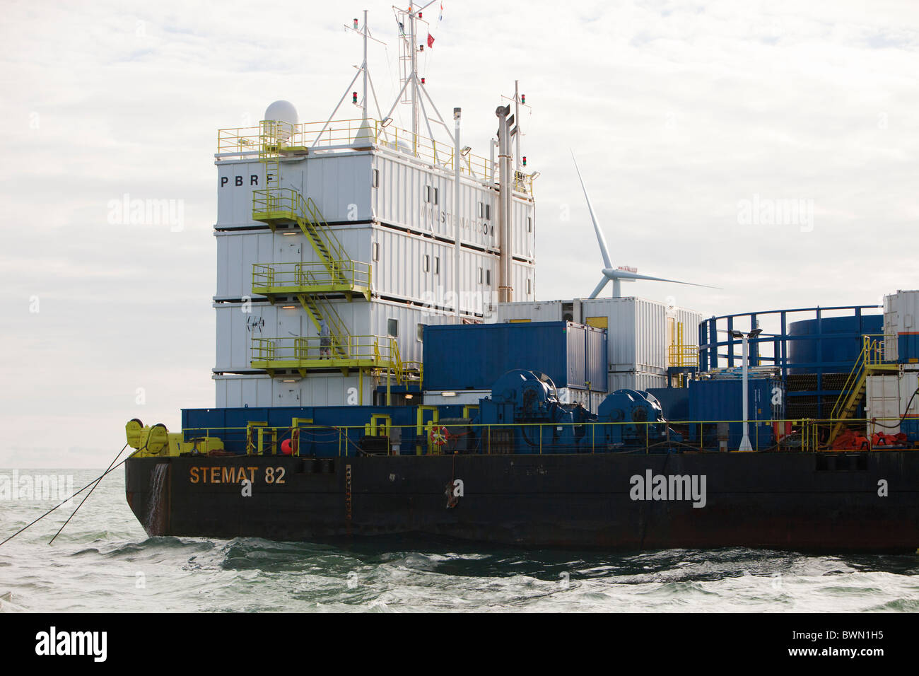 Wind farm construction vessel substation hi-res stock photography and ...