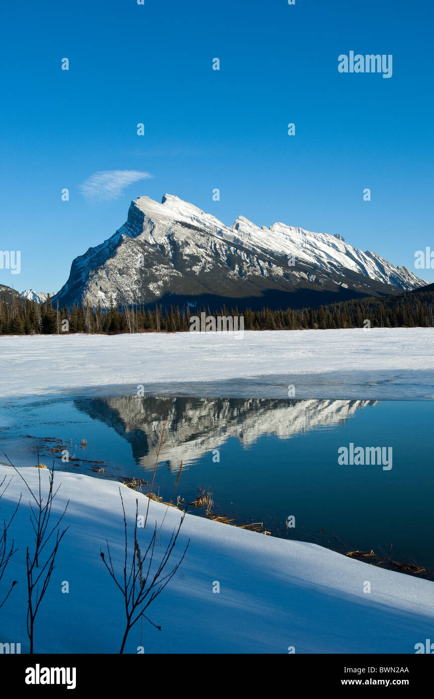 Vermilion lake banff national park hi-res stock photography and images ...