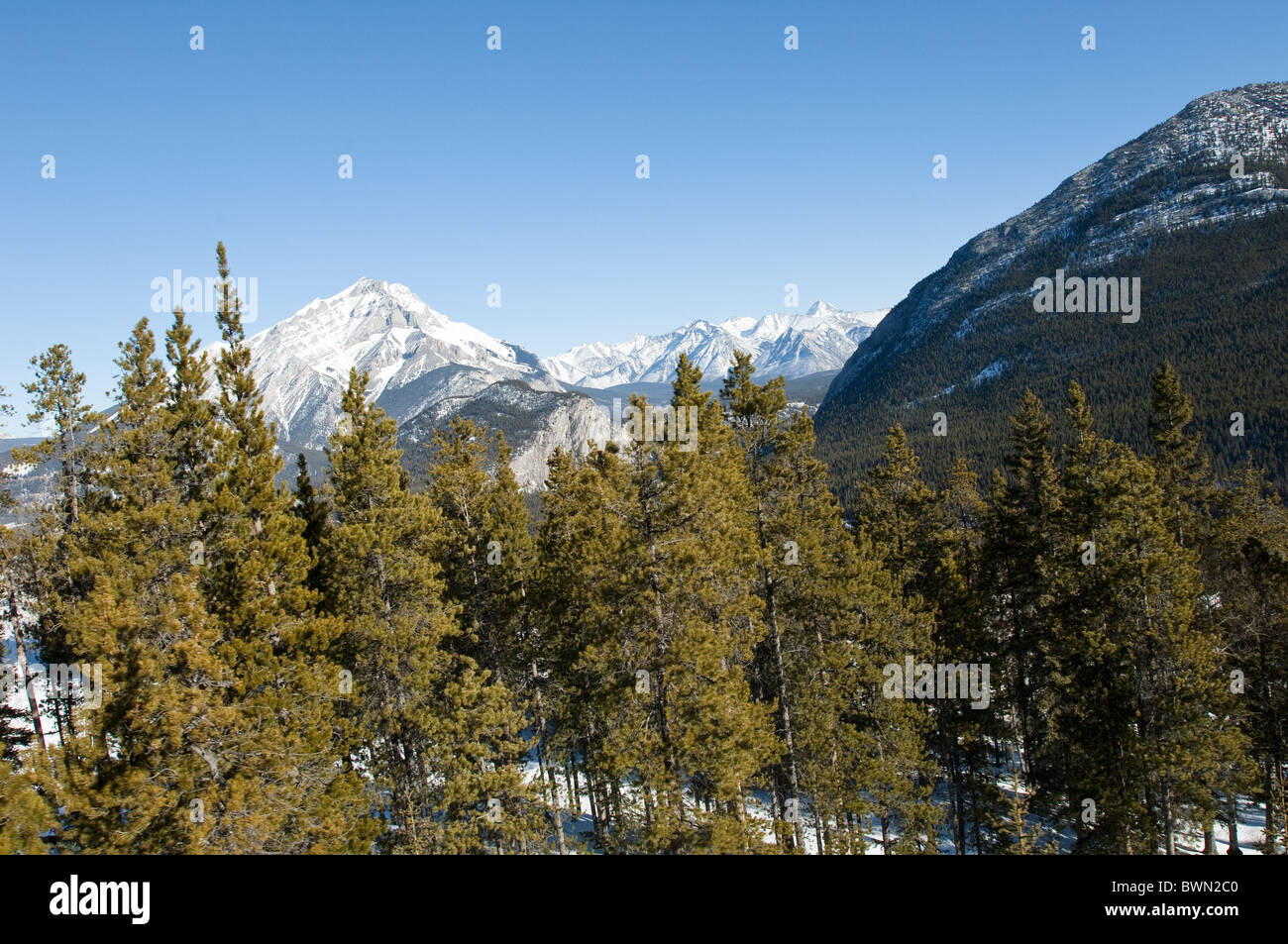 Mountain banff national park hi-res stock photography and images - Alamy
