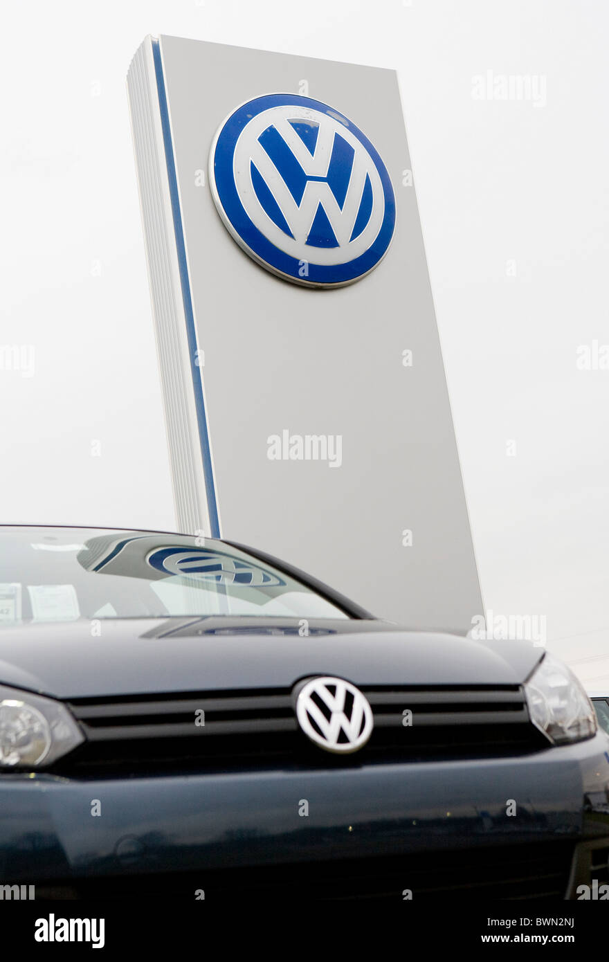 A Volkswagen car dealership Stock Photo - Alamy