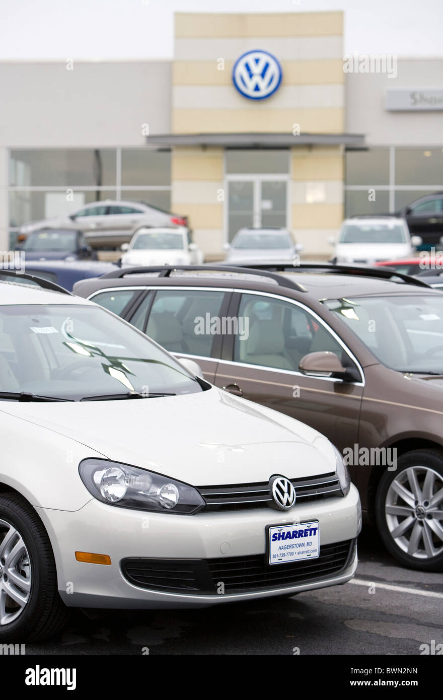 A Volkswagen car dealership Stock Photo - Alamy