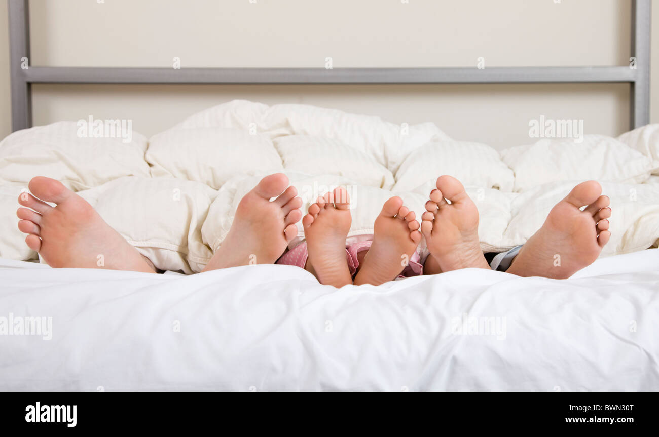 Family of three people sleeping in one bed hi-res stock photography and ...