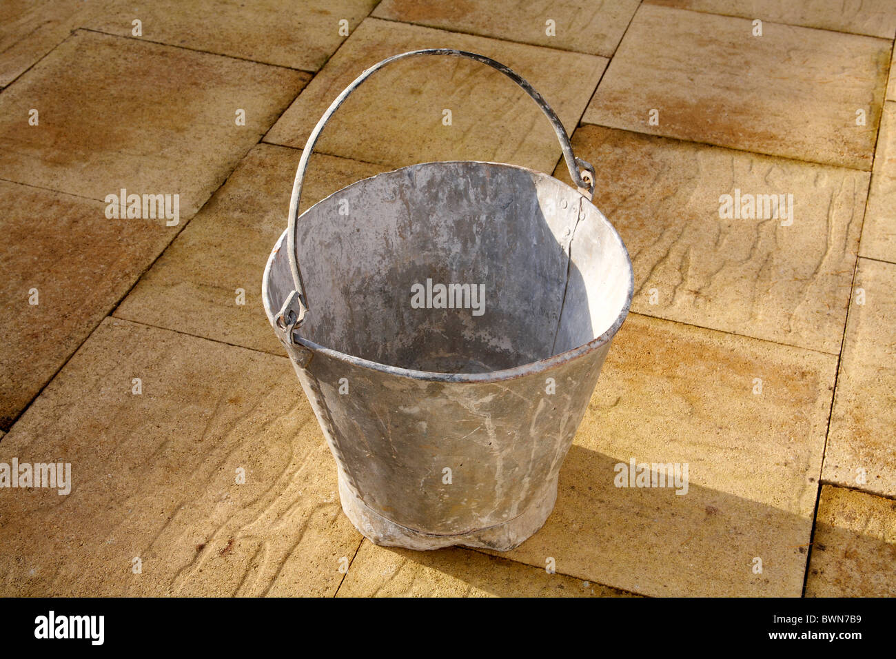 Builders bucket hi-res stock photography and images - Alamy