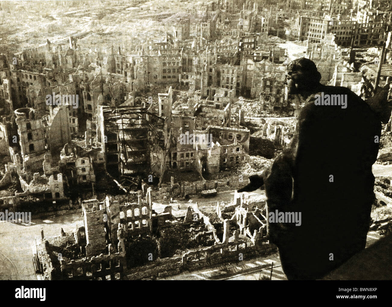 Dresden 1945 hi-res stock photography and images - Alamy