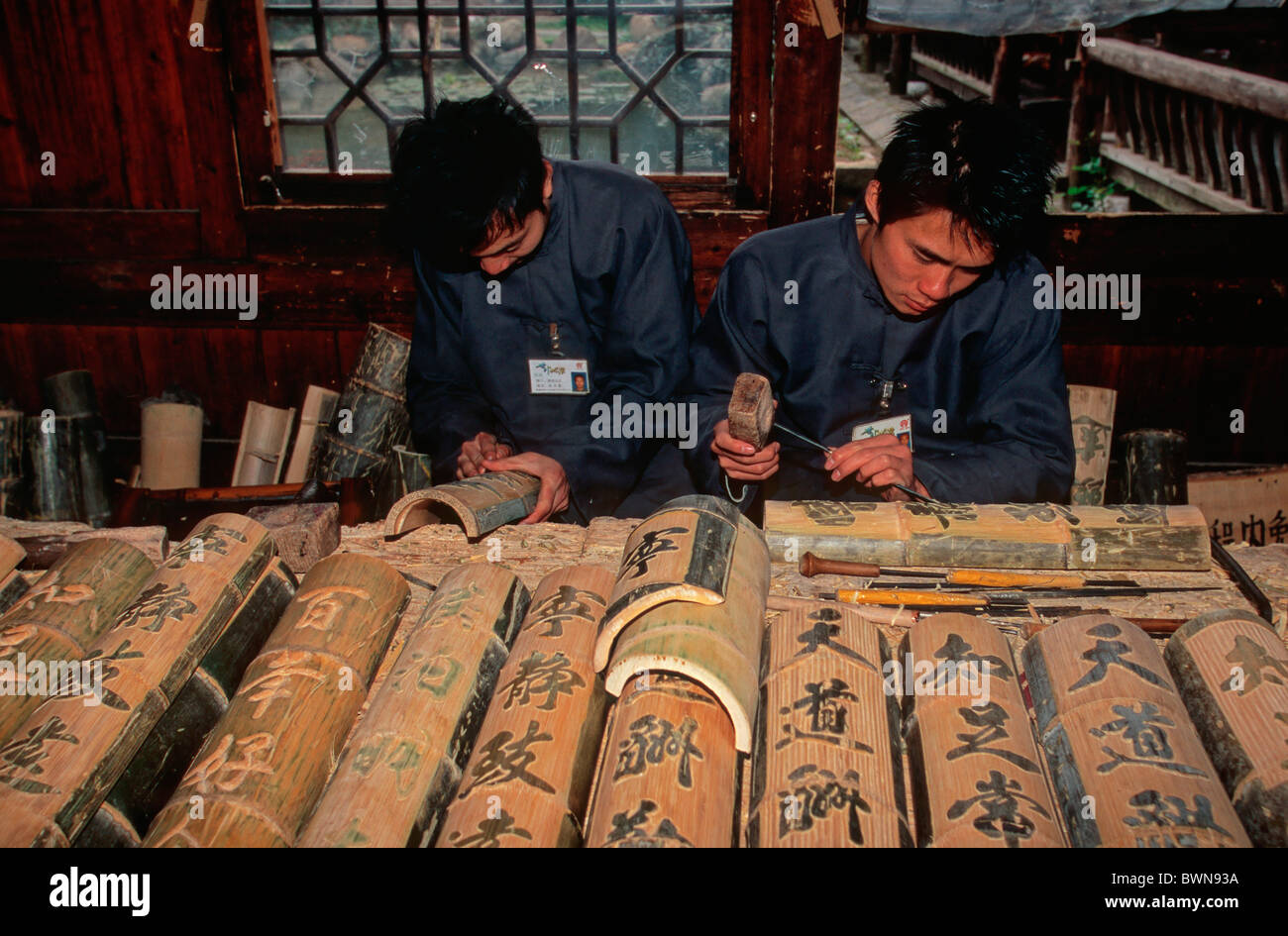 China Asia Shangri-La Ethnic Village Yangshuo Guangxi Handicraft men ...