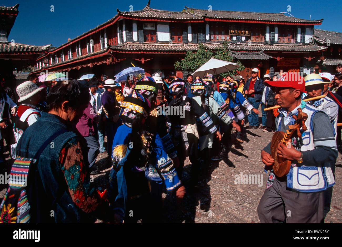 China Asia Lijiang Traditional Naxi Dances Sifang Jie Main Plaza Naxi ...