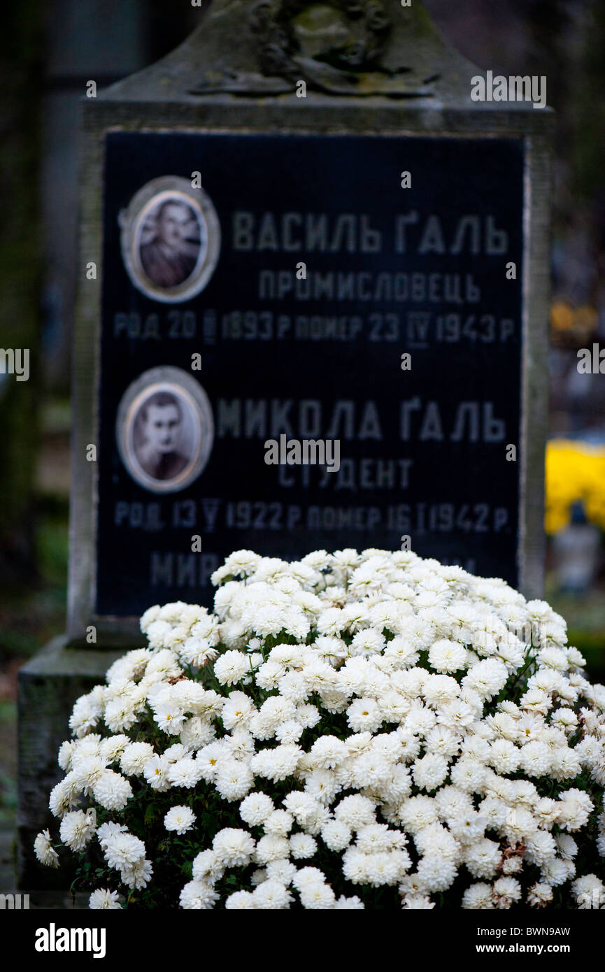 Polish cemetery grave graveyard hi-res stock photography and images - Alamy
