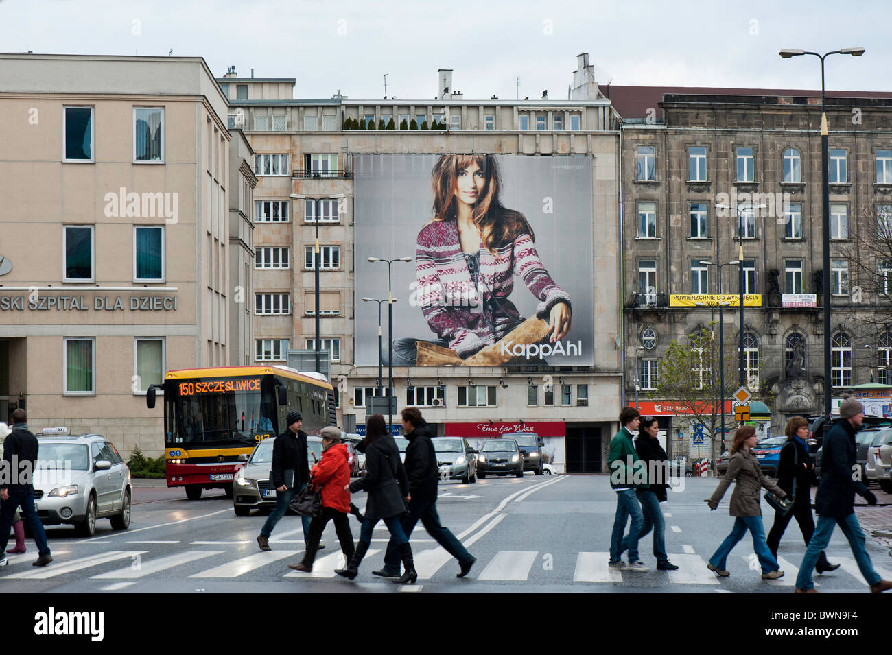 Pedestrians billboard hi-res stock photography and images - Alamy