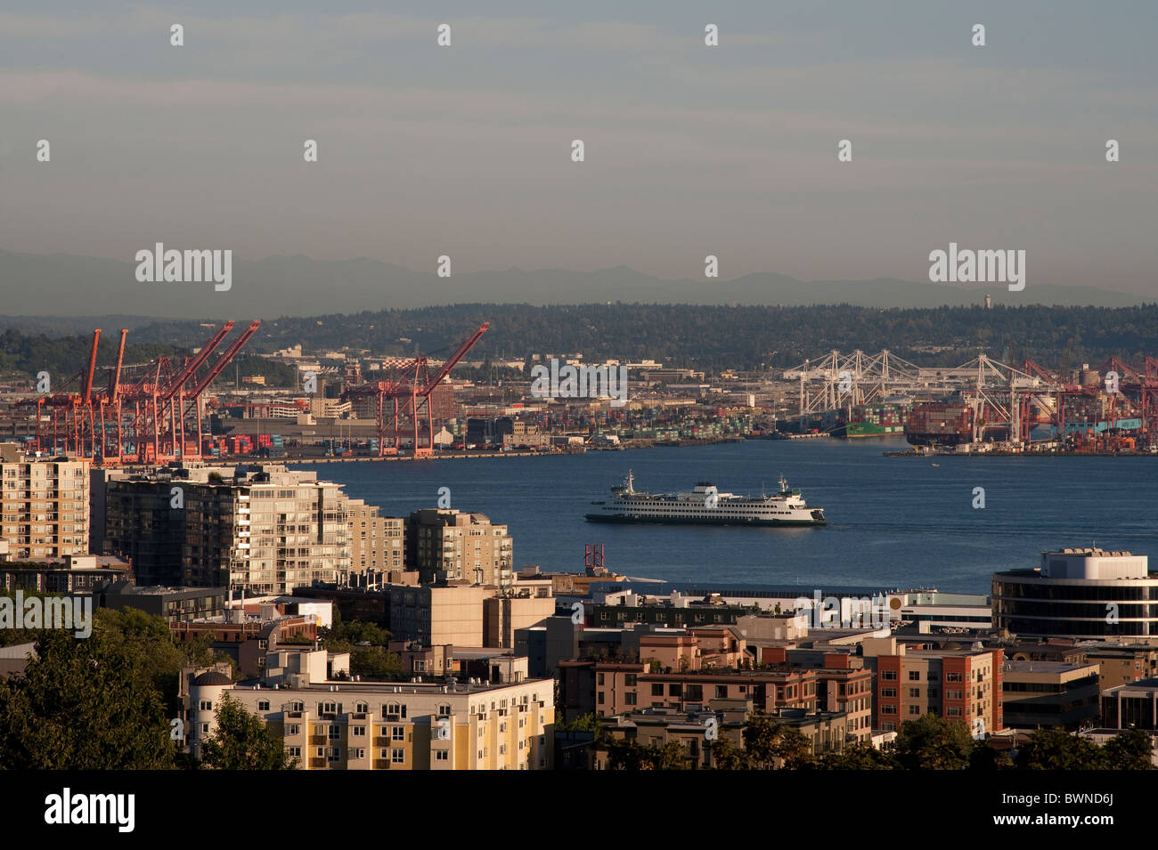 Waterfront seattle attractions hi-res stock photography and images - Alamy