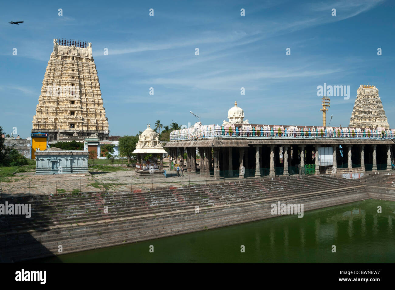 The Sri Ekambaranathar Temple with tank ;represents the Prithvi (Earth ...