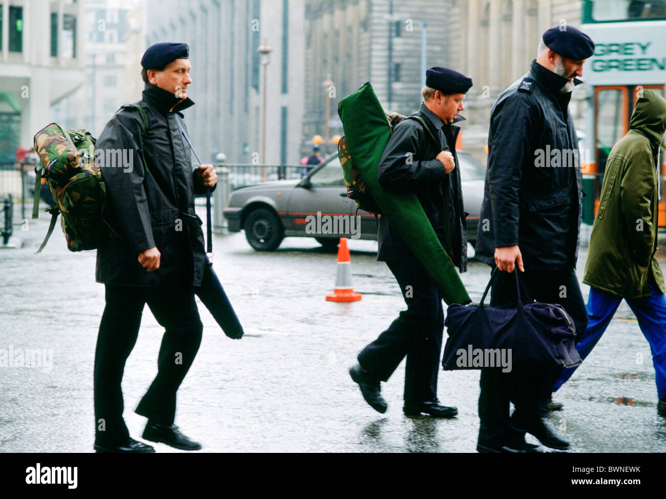 Security officers in London preparing for the official Visit of ...