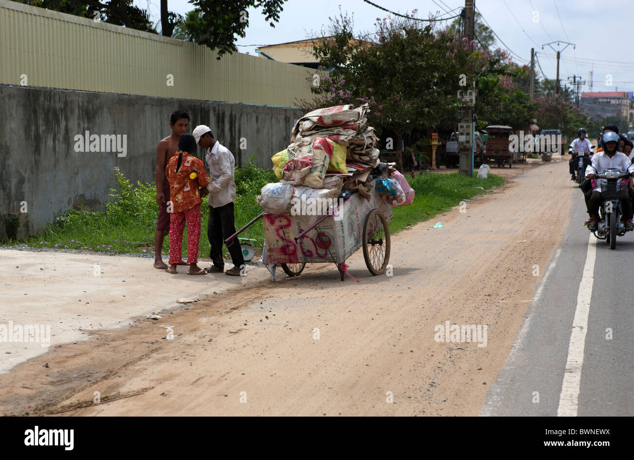 Phnom penh street scene hi-res stock photography and images - Alamy