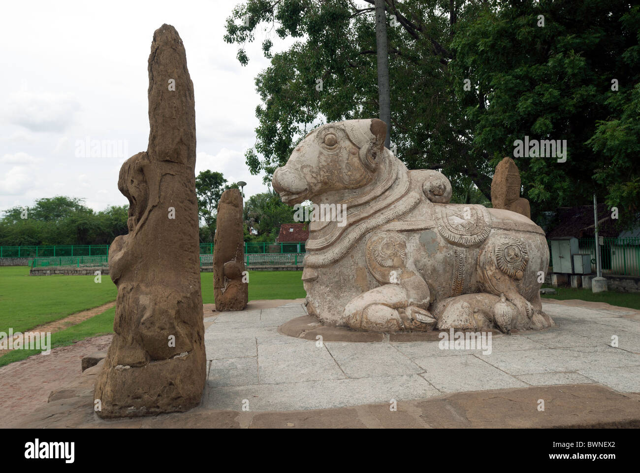 Lion pillar hi-res stock photography and images - Alamy