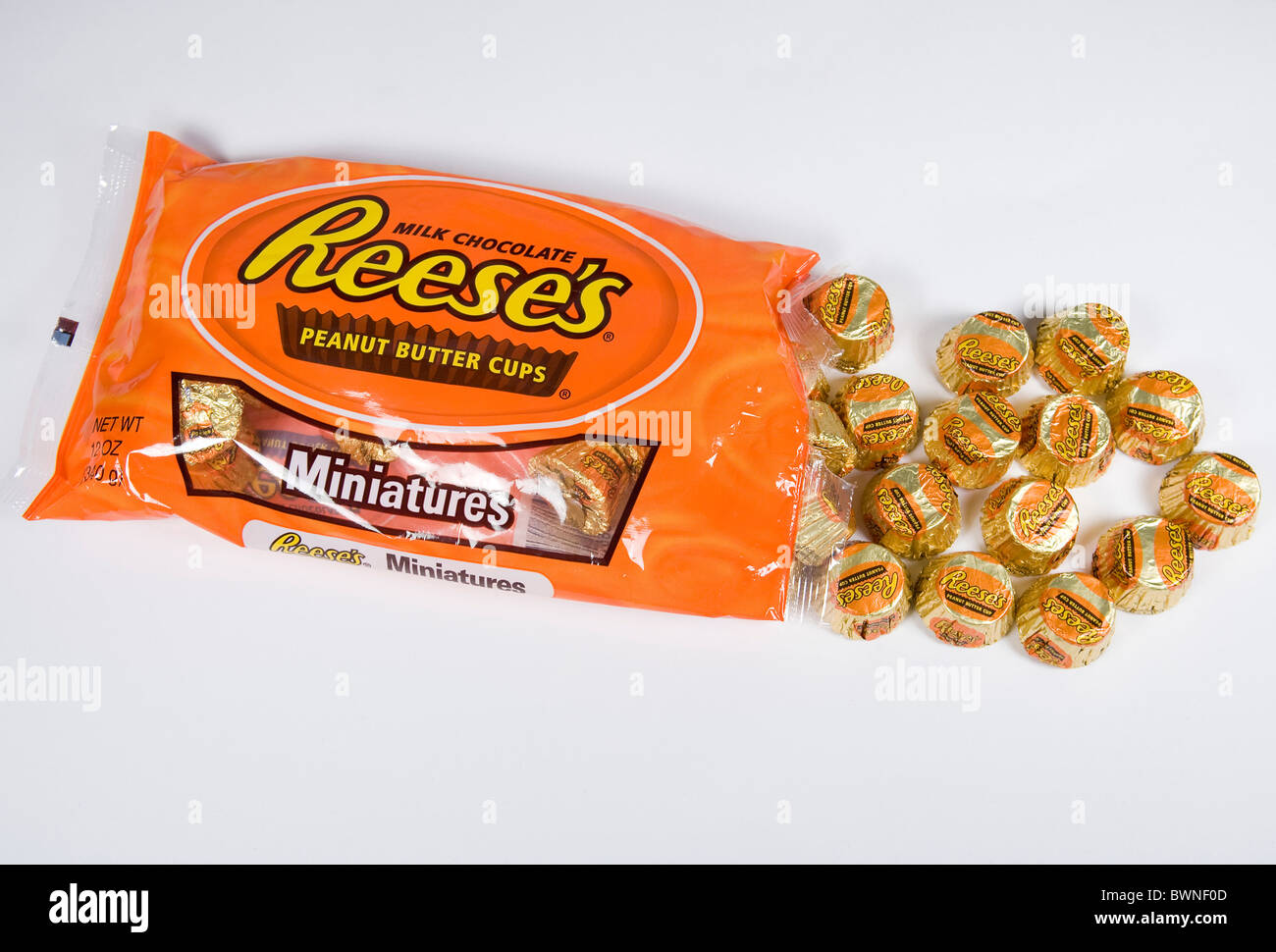 Reeses peanut butter cups hi-res stock photography and images - Alamy