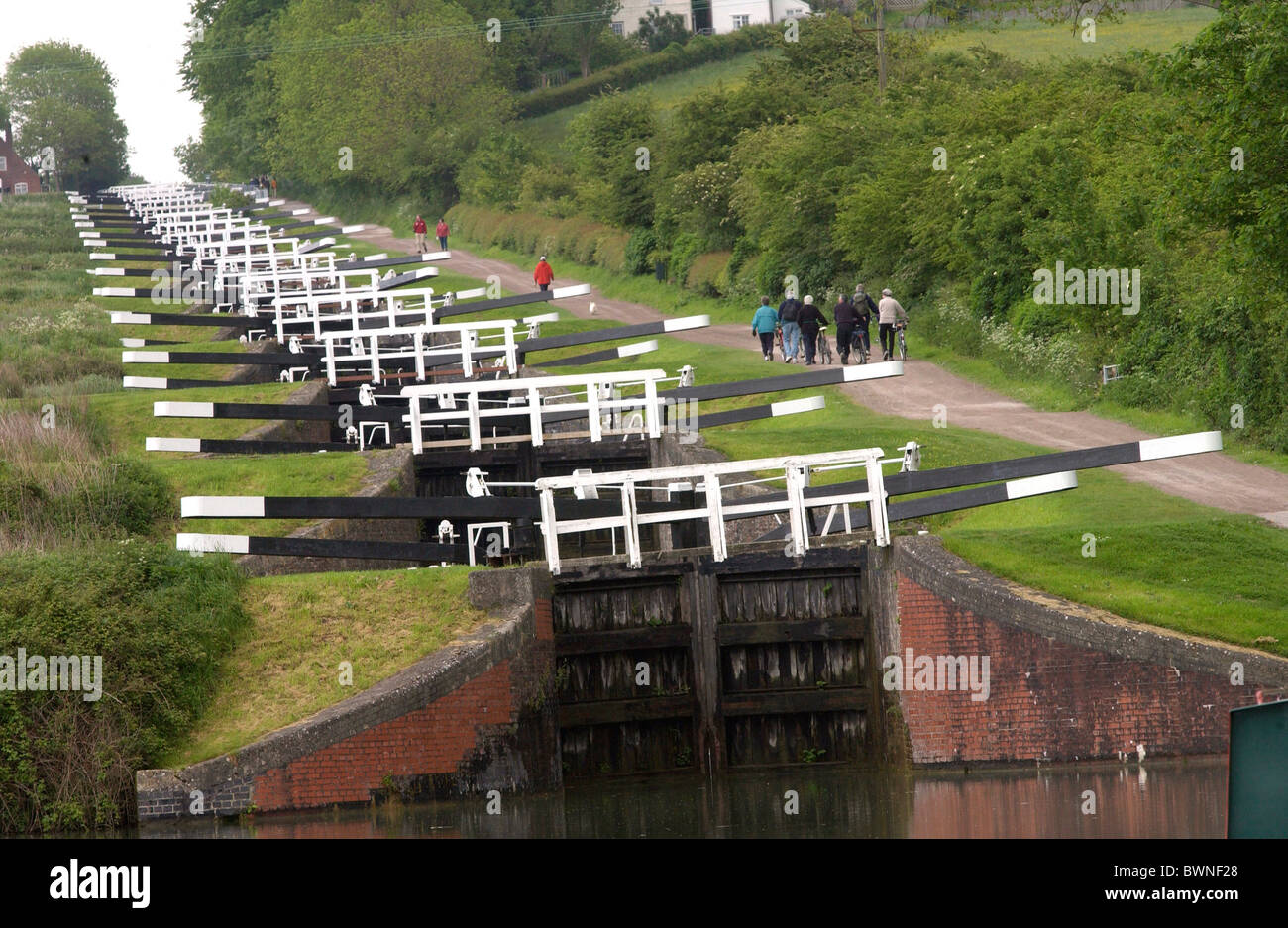 The Caen Hill Lock Flight, Ancient Monument, 29 locks over the Kennet ...