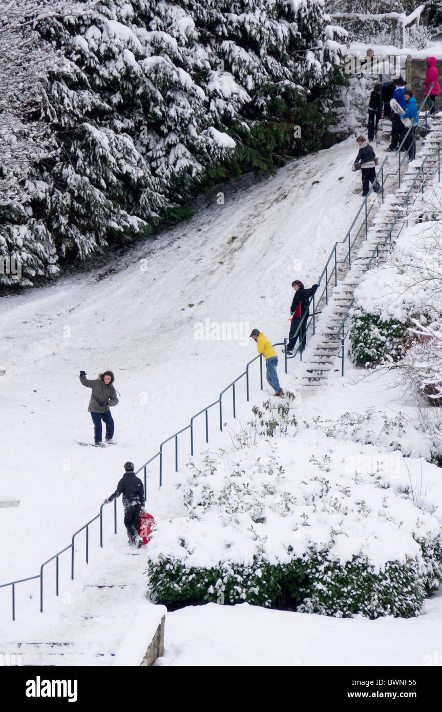 Kids sledging on the slope hi-res stock photography and images - Alamy