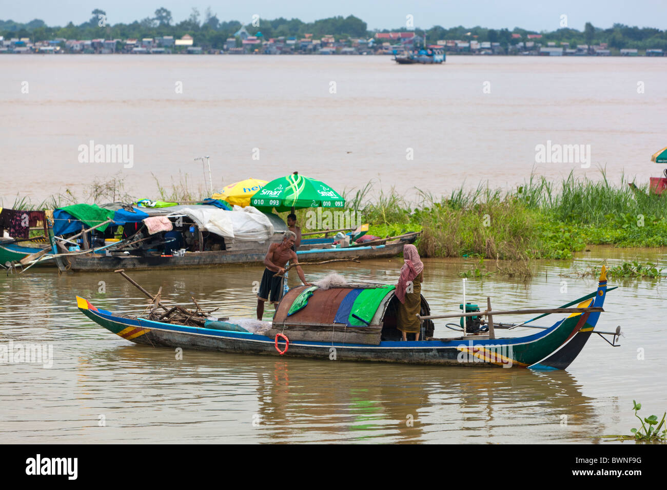 People living by the Mekong river in Phnom Penh, Cambodia, Indochina ...