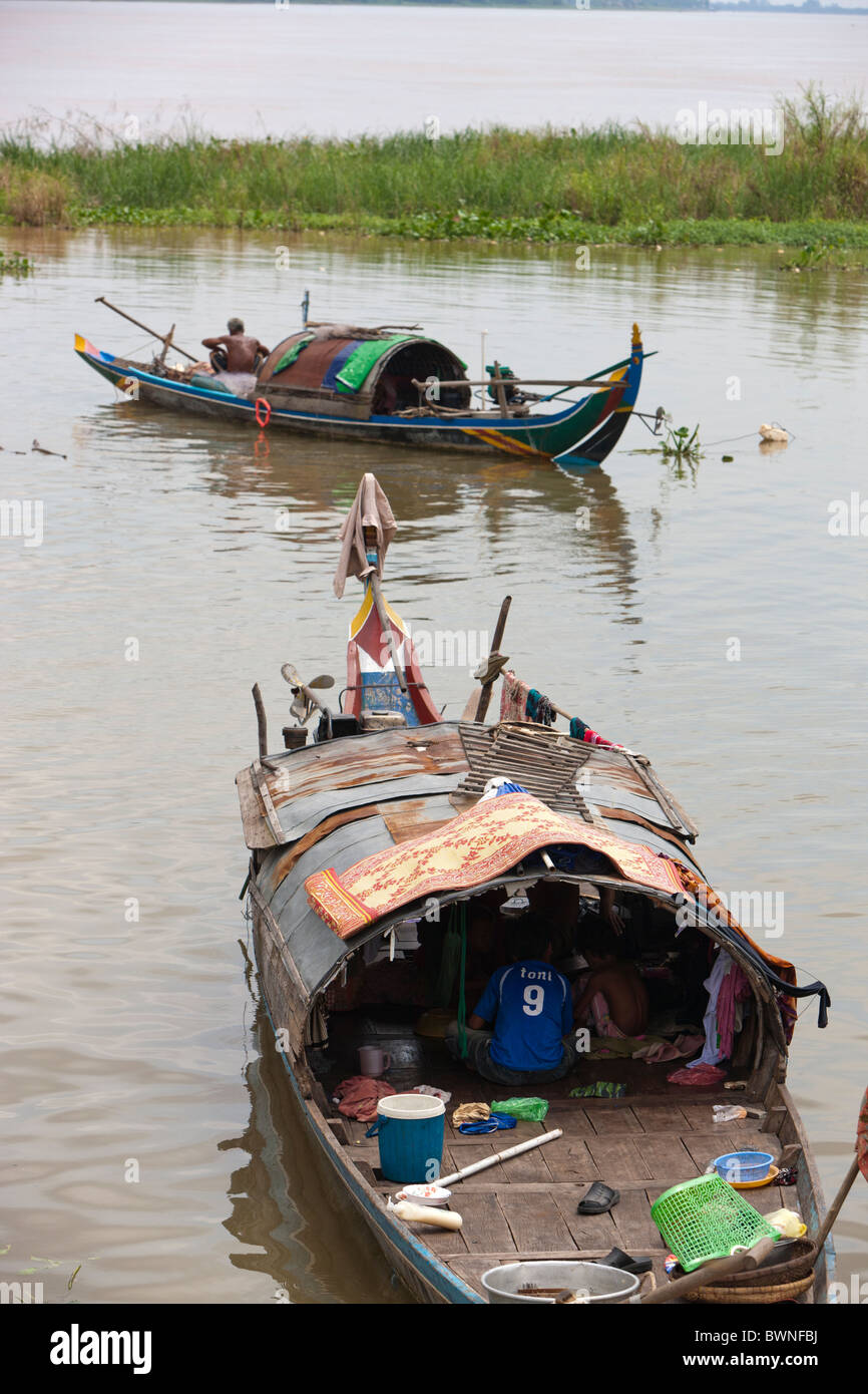 People living by the Mekong river in Phnom Penh, Cambodia, Indochina ...