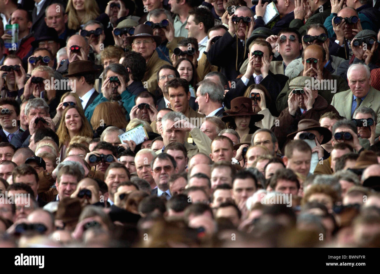 Crowds of racegoers, some with binoculars, at Cheltenham Races for the ...