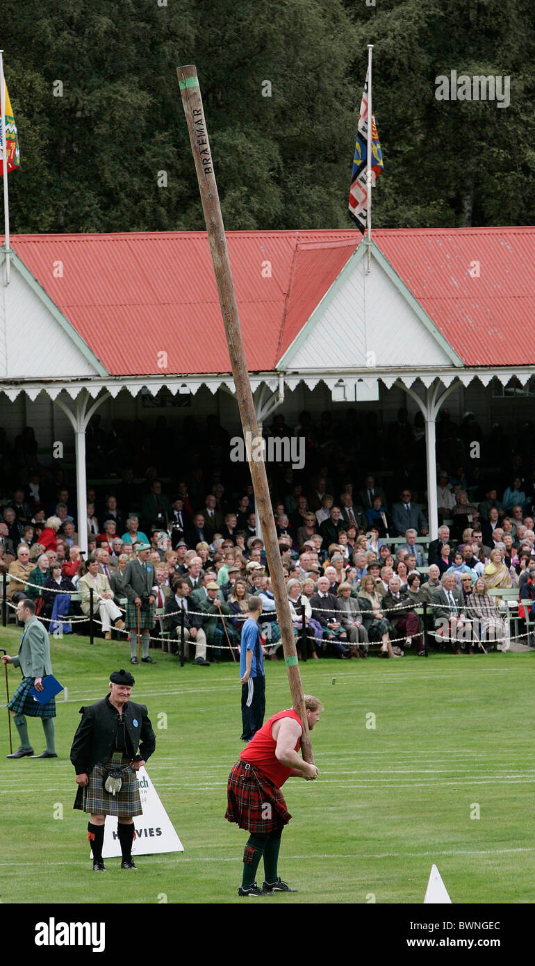Test of strength Tossing the Caber contest at the Braemar Games ...
