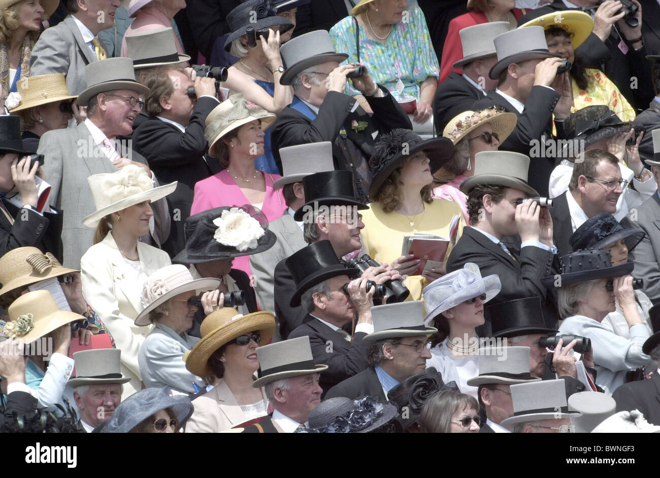 CROWD OF RACEGOERS AT THE EPSOM DERBY RACES Stock Photo - Alamy