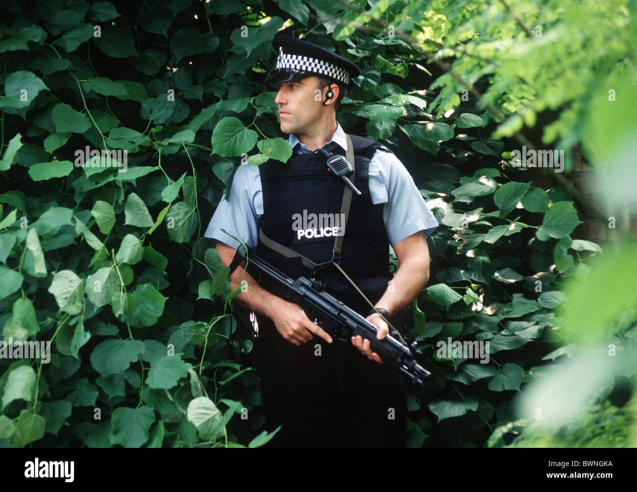 ANTI-TERRORIST ARMED POLICEMAN WITH MACHINE GUN AND FLAK JACKET IN ...