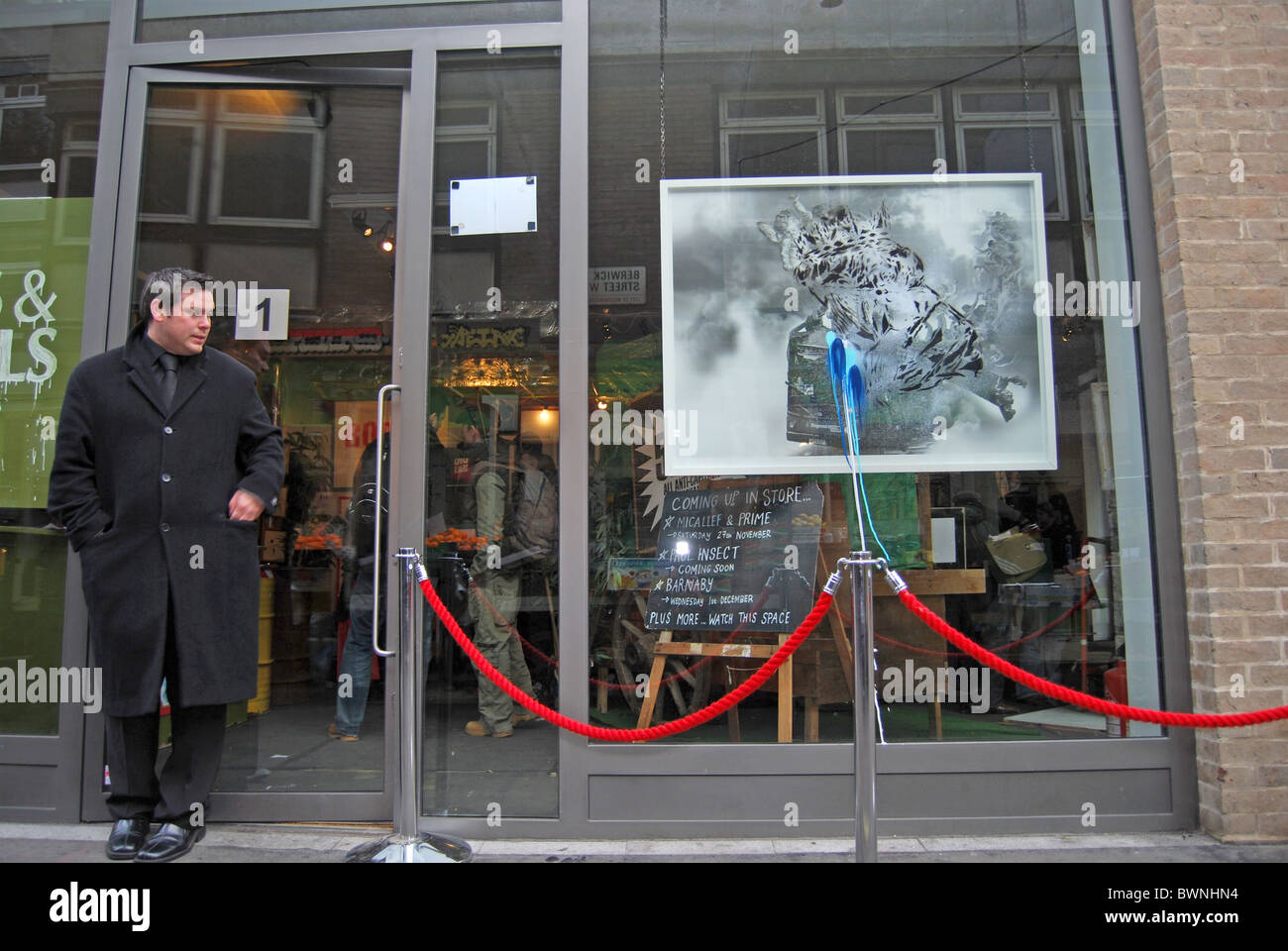 Banksy painting hi-res stock photography and images - Alamy
