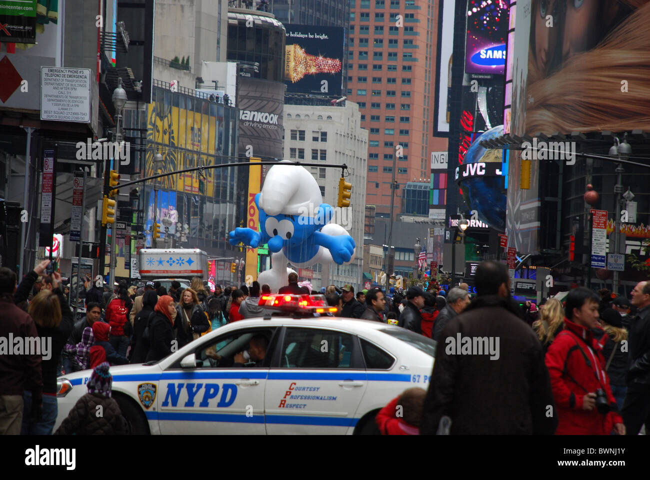 Macy's thanksgiving parade smurf hi-res stock photography and images ...