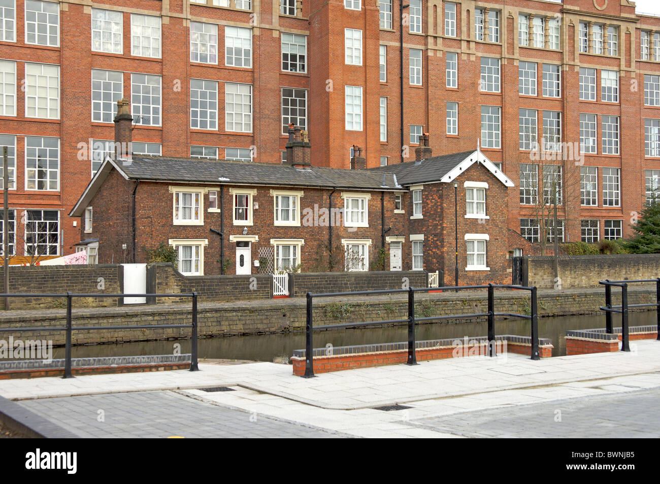 Liverpool row houses hi-res stock photography and images - Alamy
