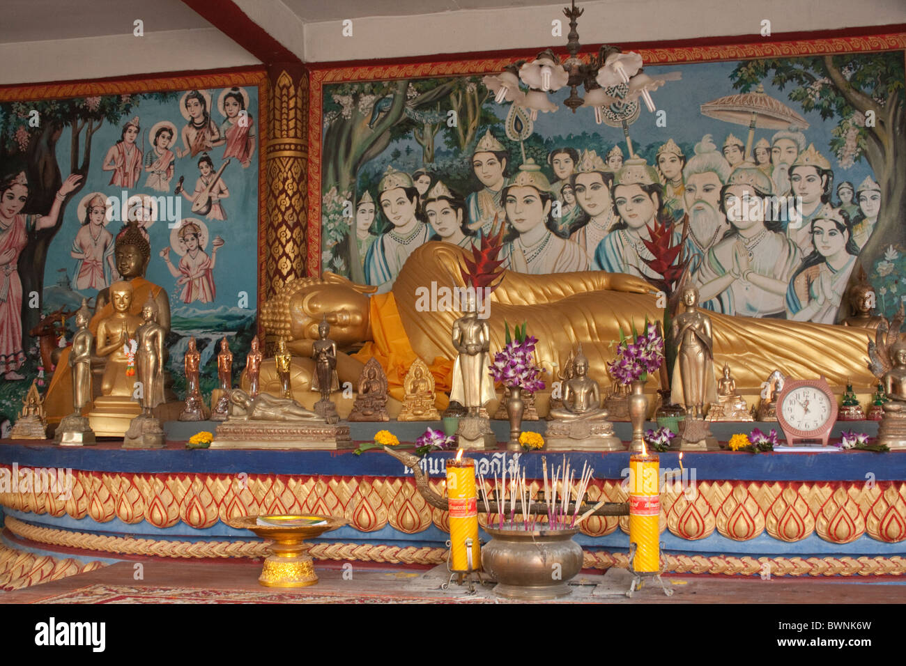 Golden bhudda hi-res stock photography and images - Alamy