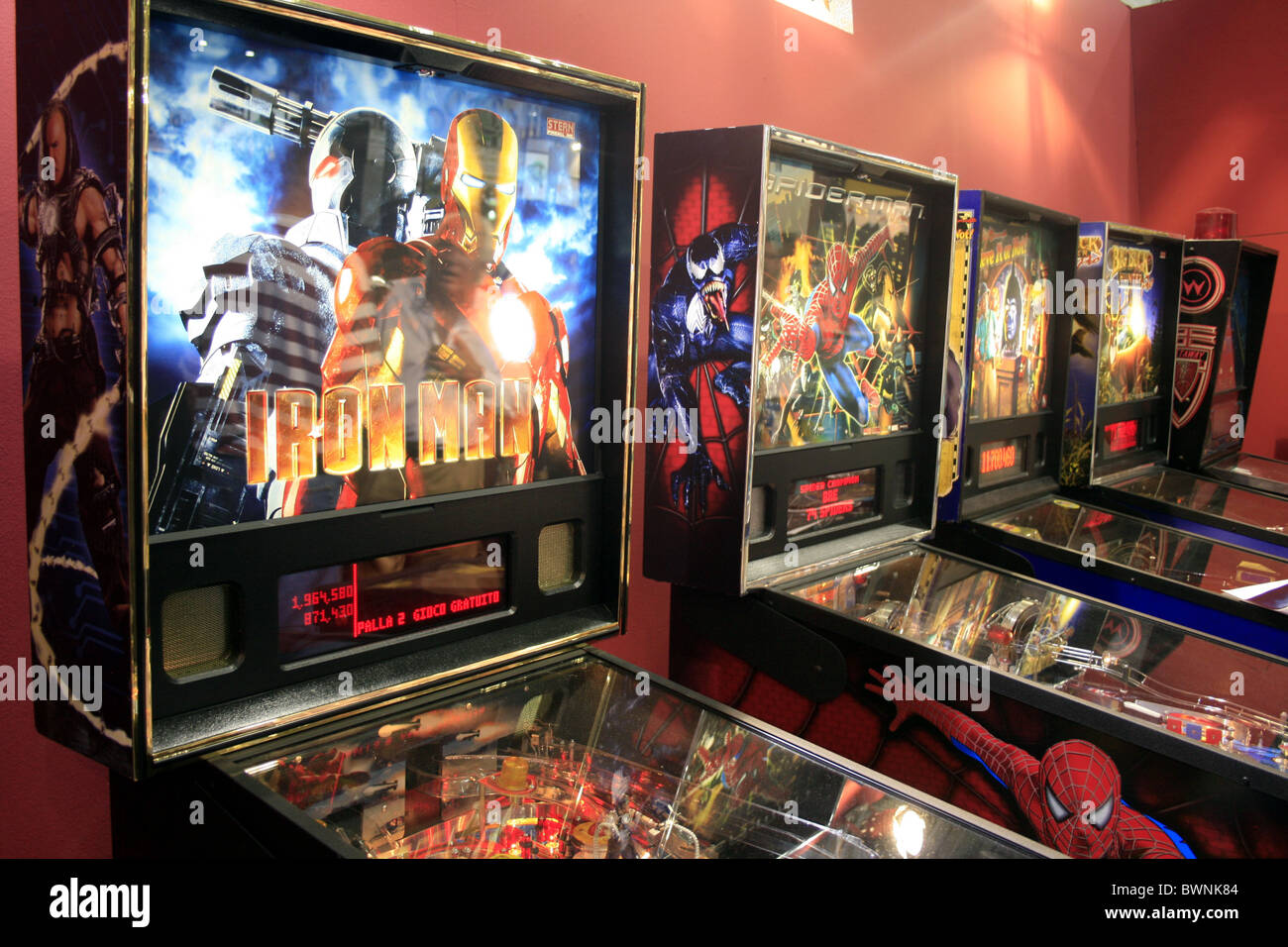 Iron man pinball machine hi-res stock photography and images - Alamy