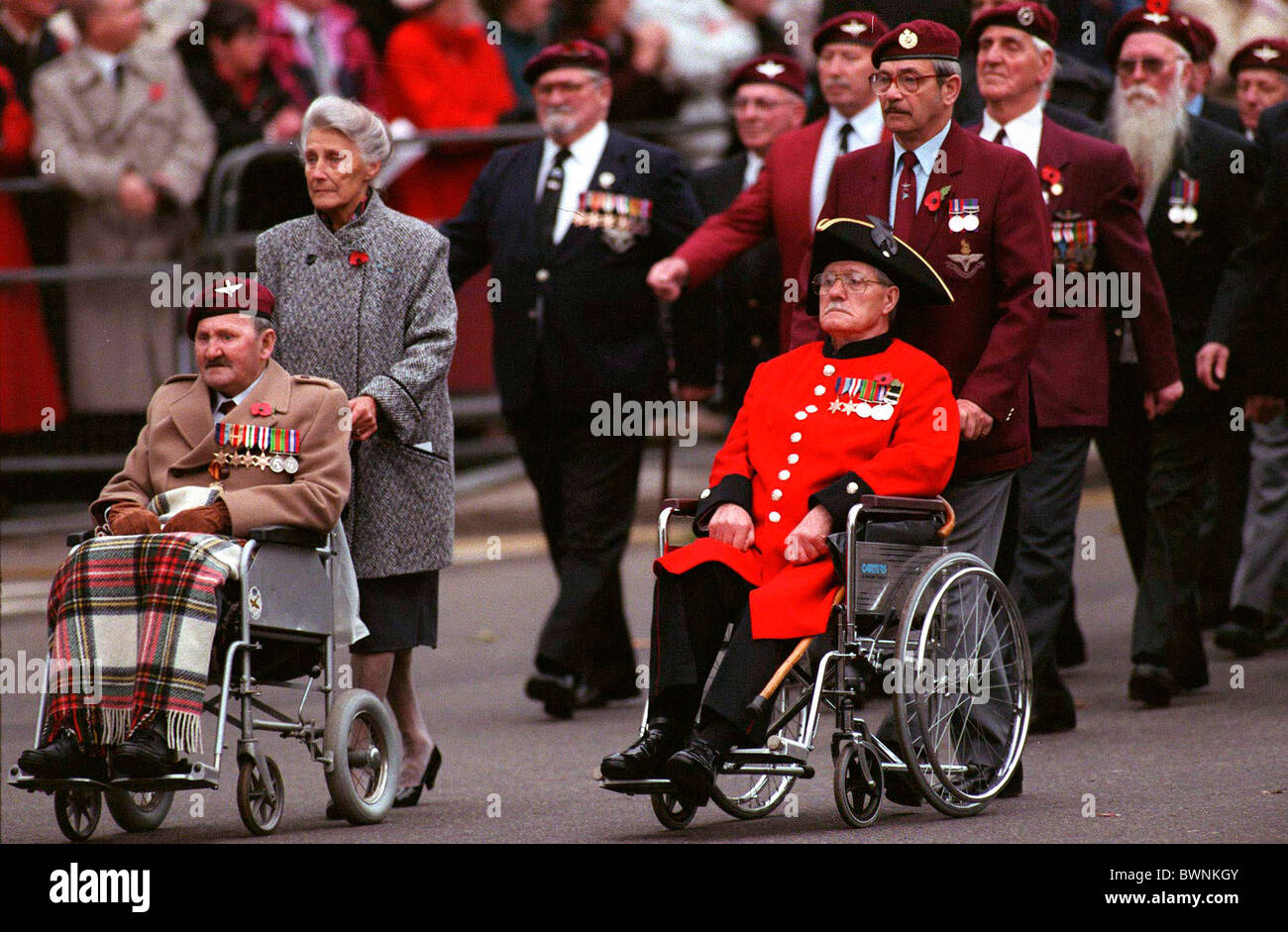 VETERANS ATTENDING REMEMBRANCE DAY SERVICE AT THE CENOTAPH IN WHITEHALL ...