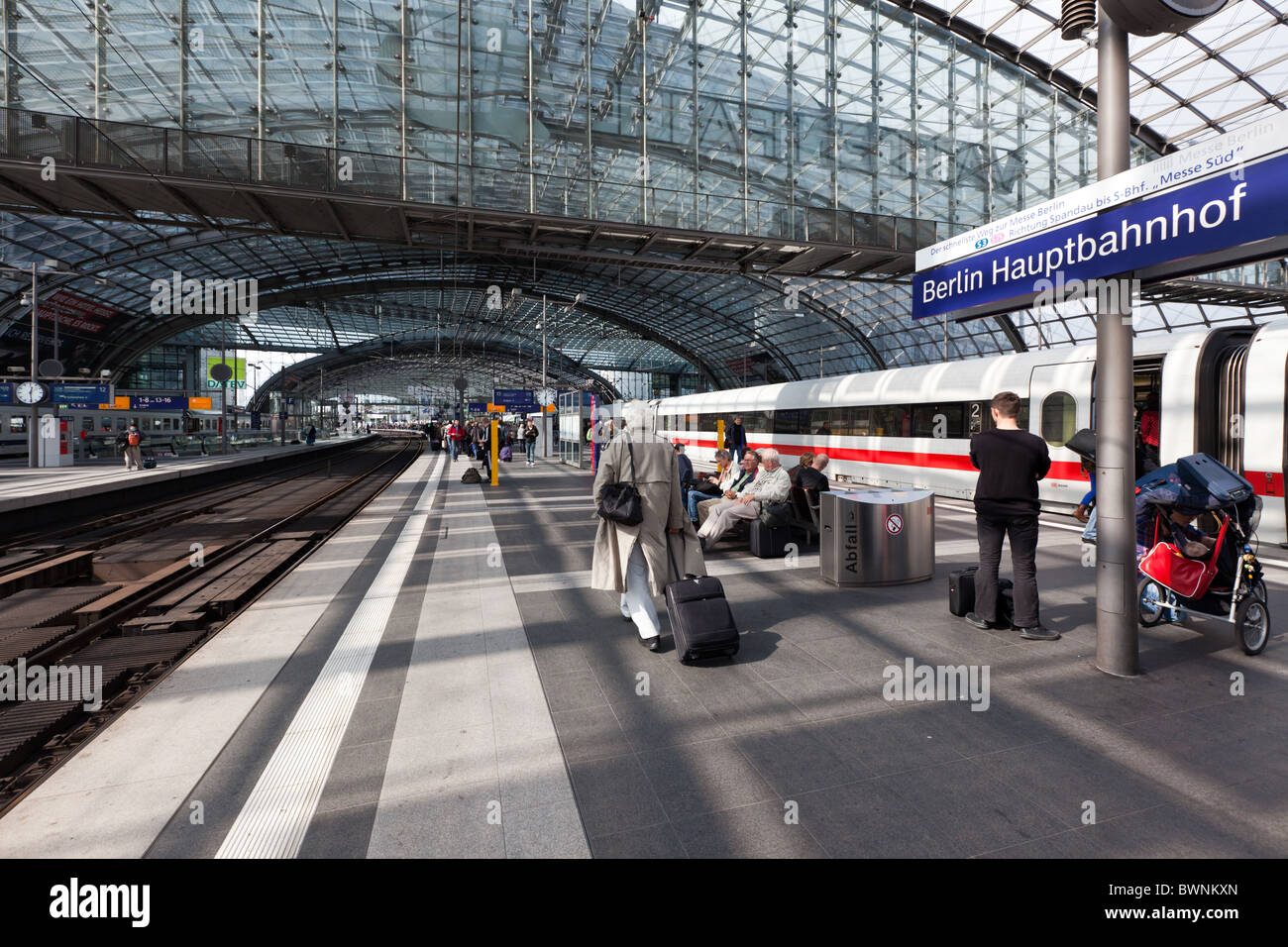 Platform 13 on the top deck of Berlin's ultra modern Hauptbahnhof ...