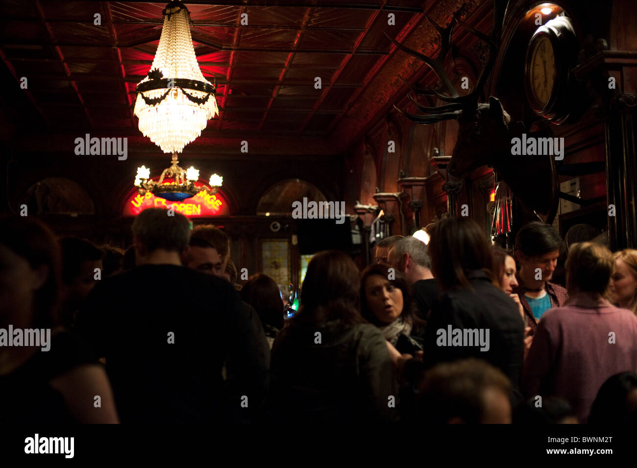 Friday night pub crowd hi-res stock photography and images - Alamy