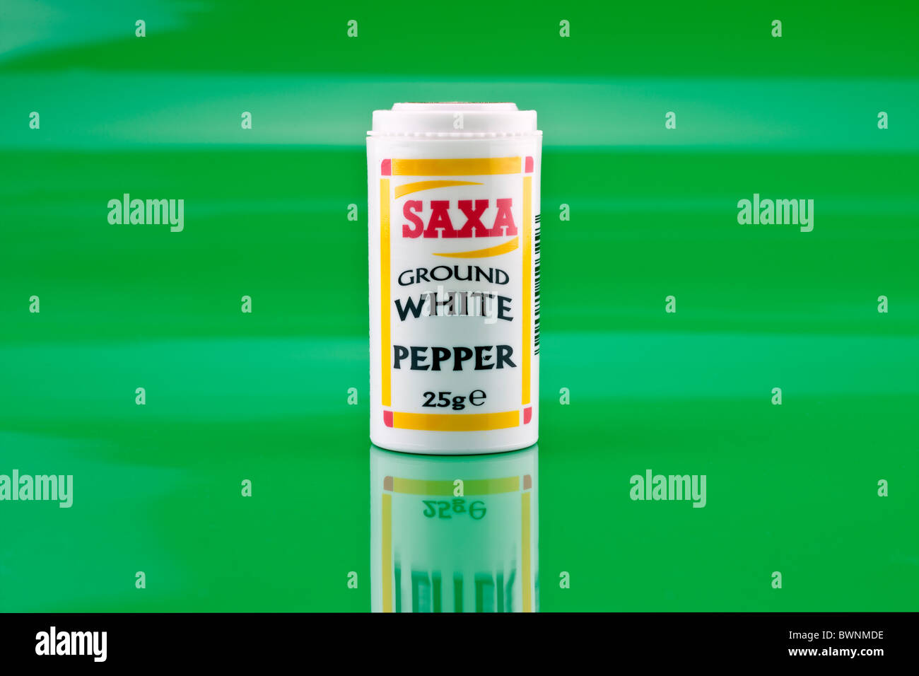 25 gram container of Saxa ground white pepper Stock Photo - Alamy