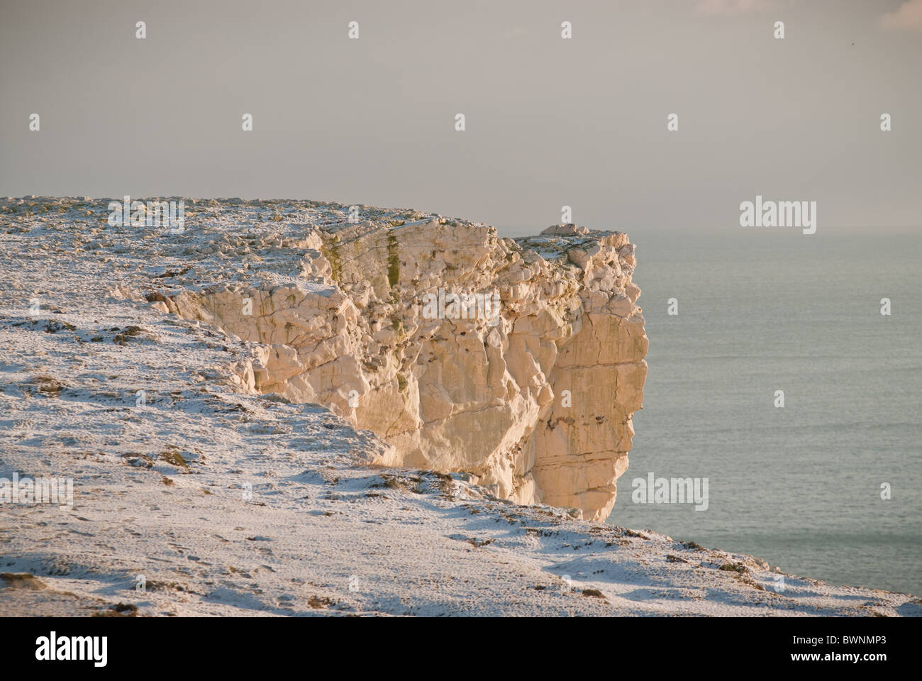 snow covered cliff edge Stock Photo - Alamy