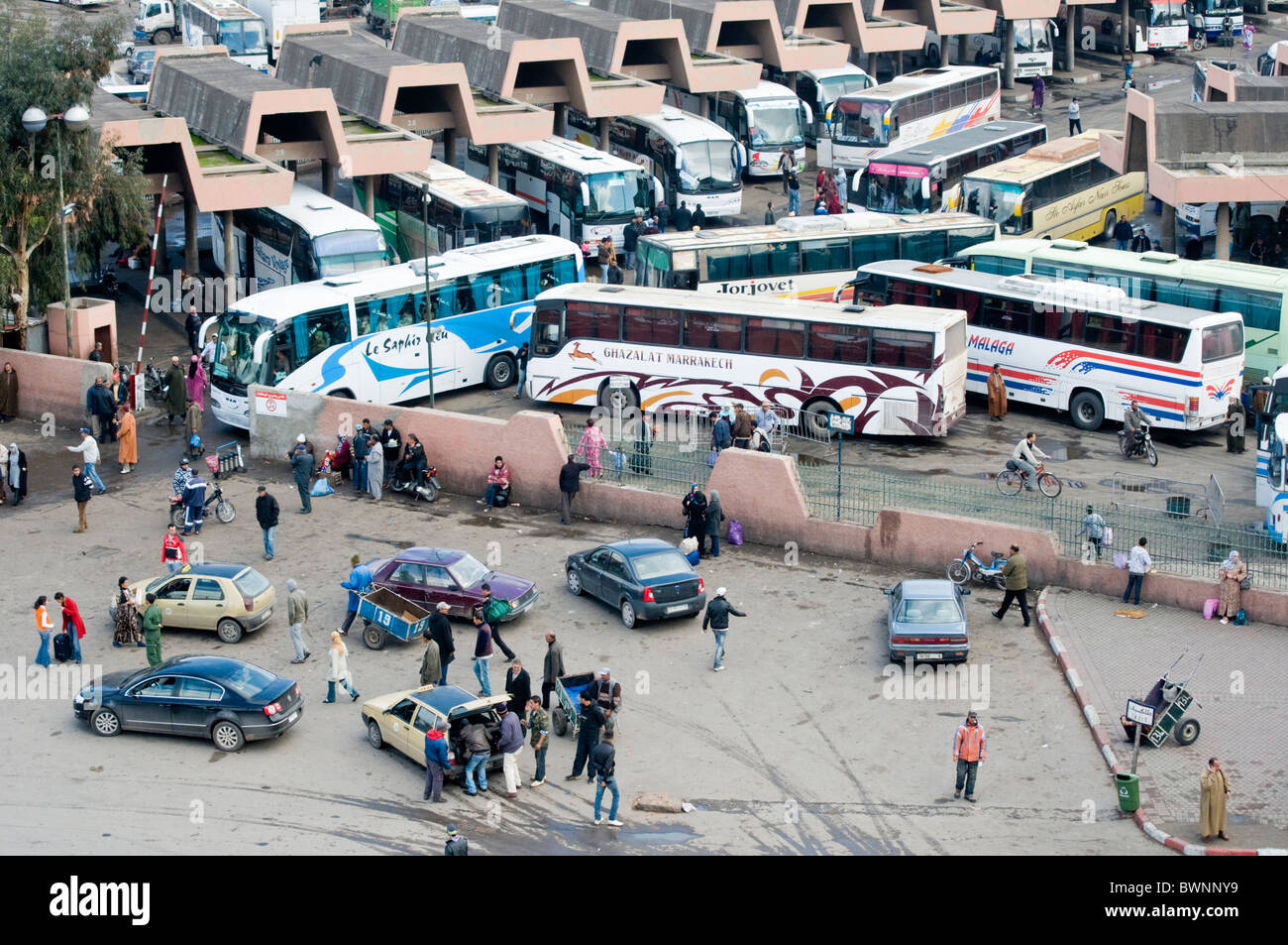 Bus queue africa hi-res stock photography and images - Alamy