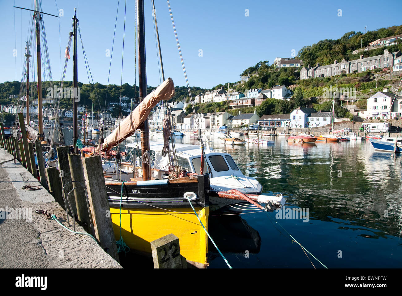 Cornish boats hi-res stock photography and images - Alamy