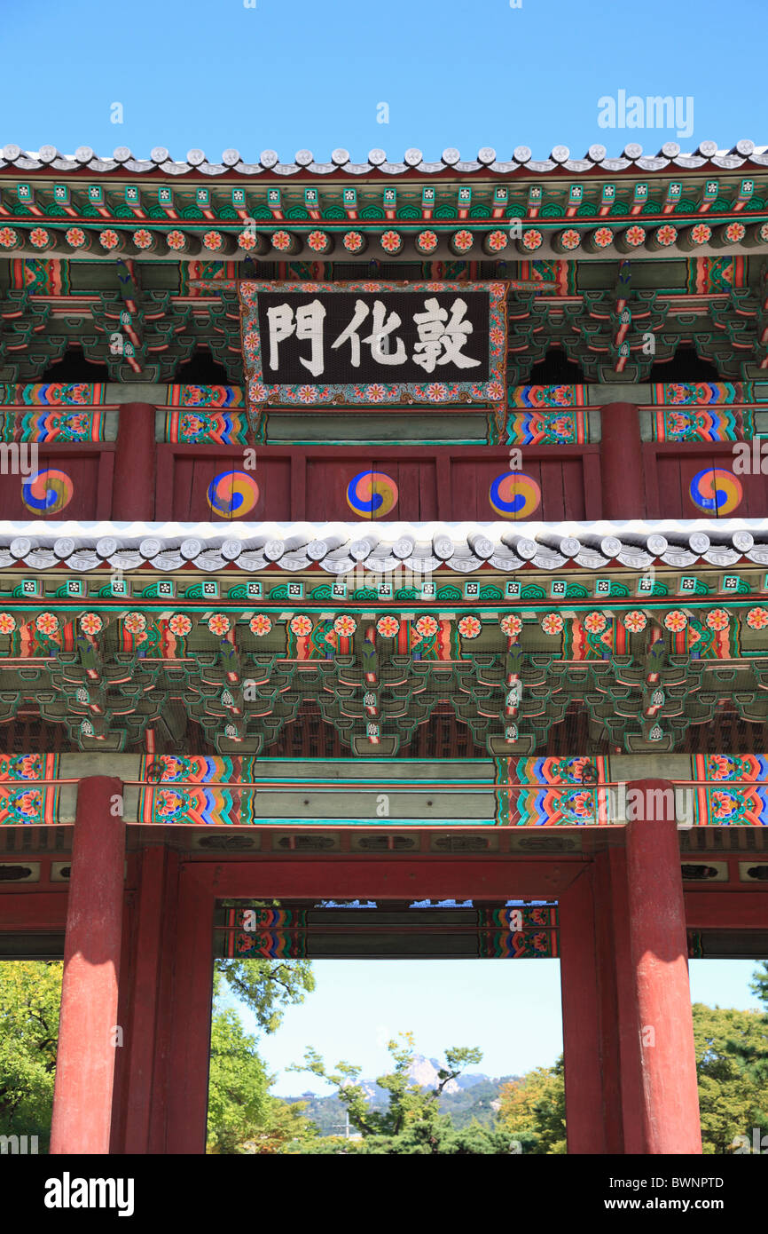 Donhwamun Gate, Changdeokgung Palace, Palace of Illustrious Virtue ...