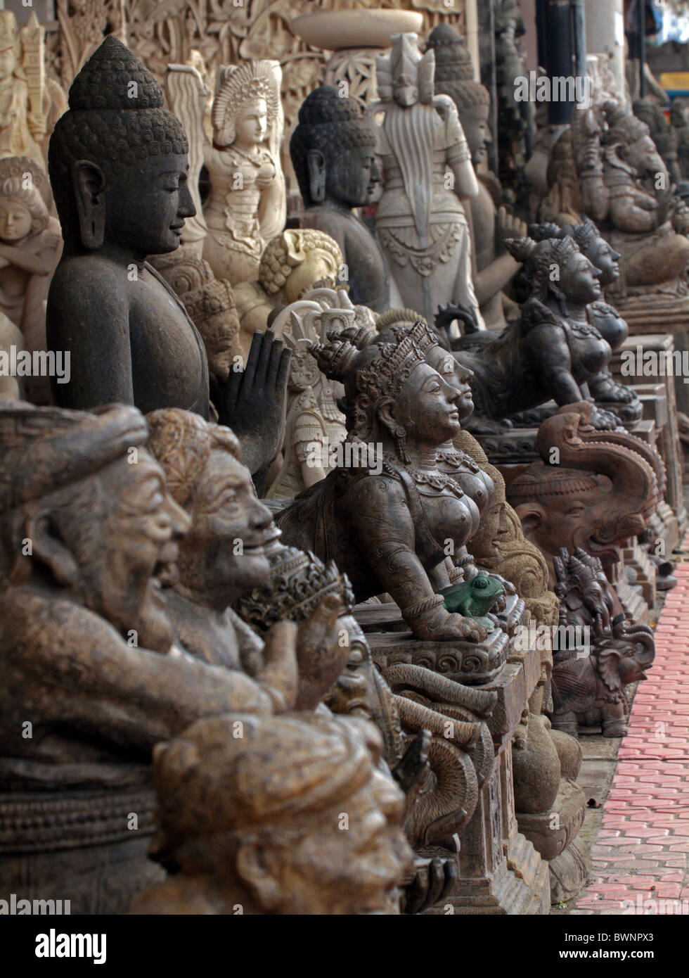Statues of idols hi-res stock photography and images - Alamy
