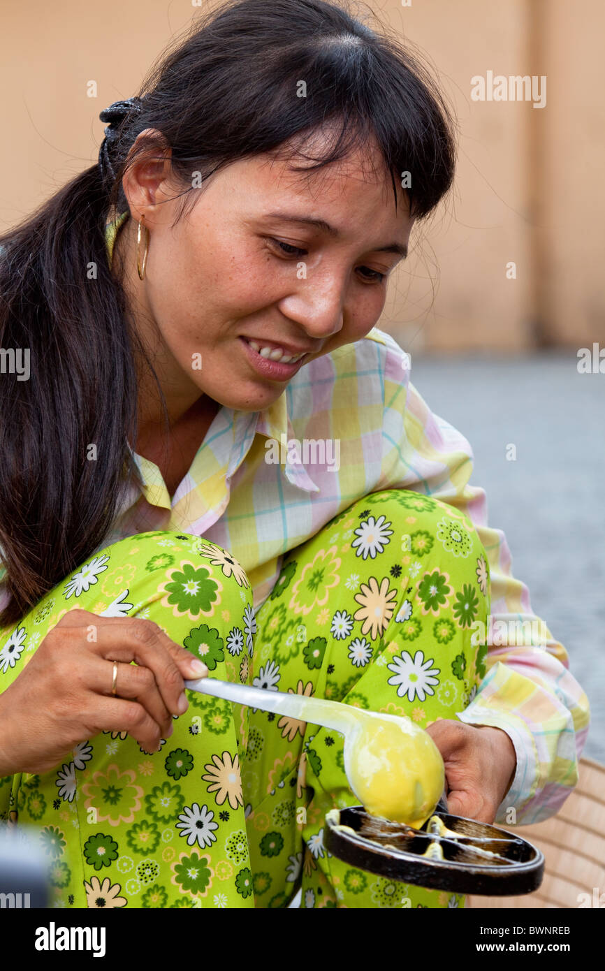 Cookies vendor hi-res stock photography and images - Alamy
