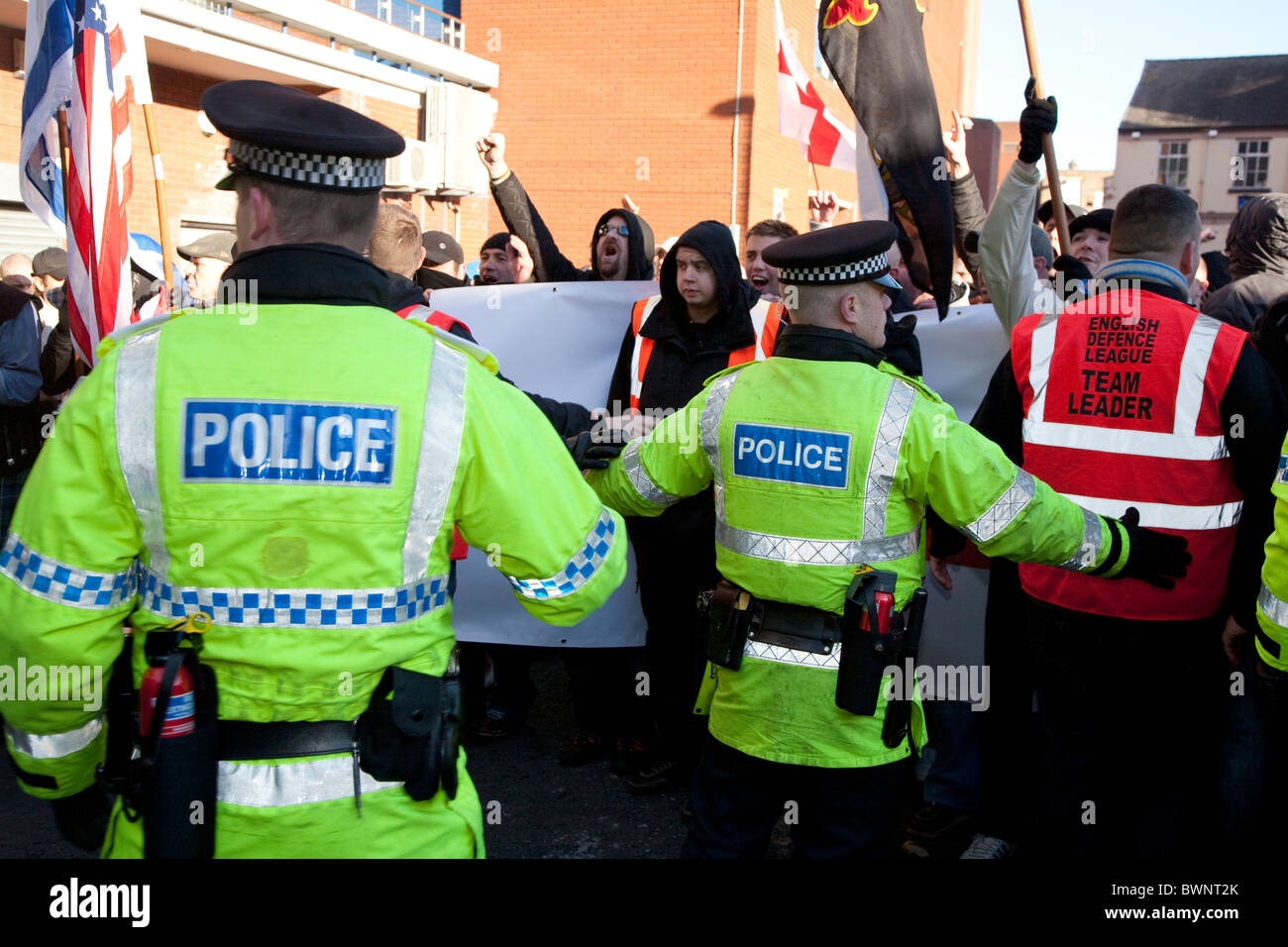 Police officers try and control english defence league edl protesters ...