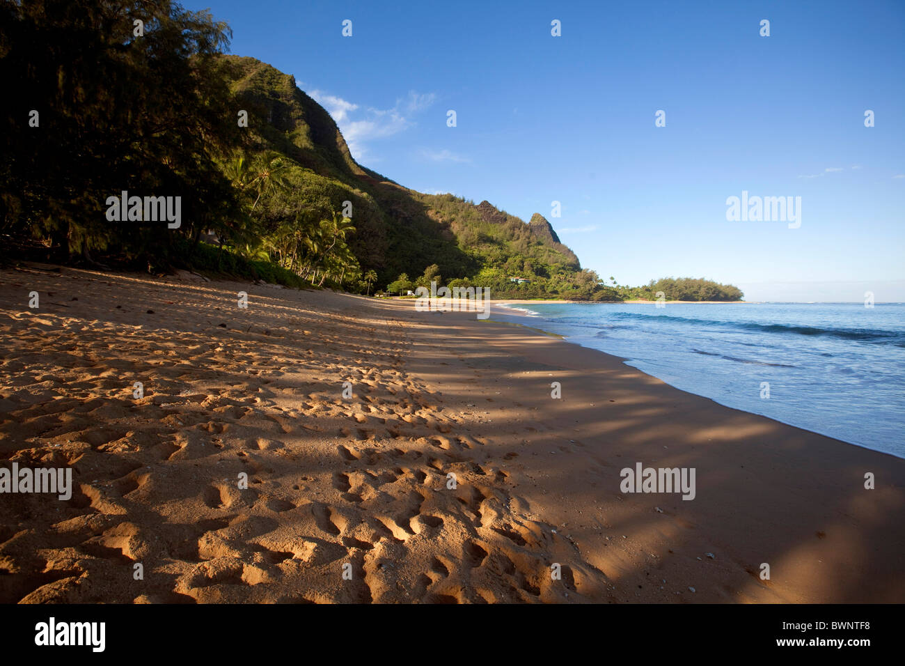 Haena haena state park beach hi-res stock photography and images - Alamy