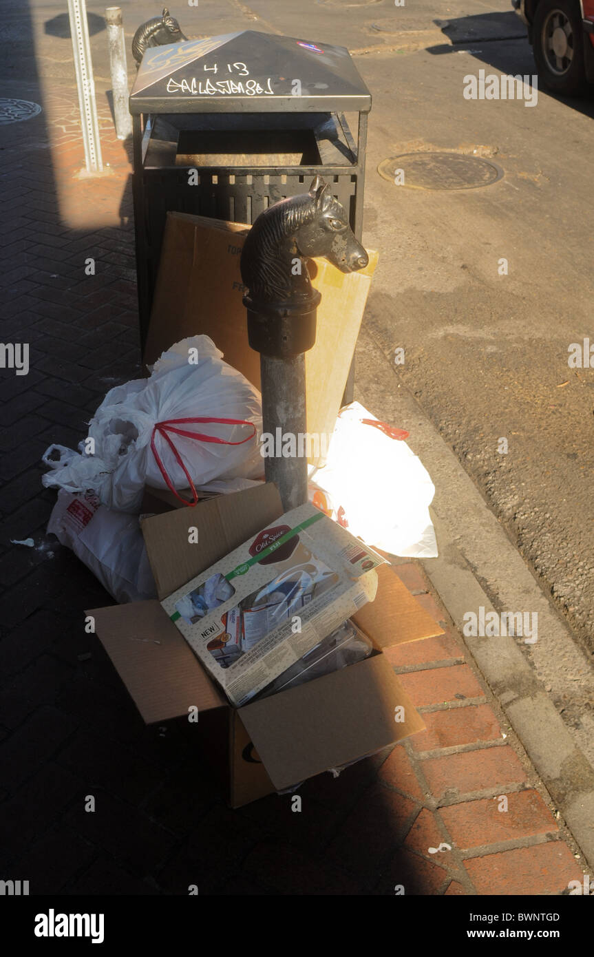 Trash on the streets of new Orleans Stock Photo - Alamy