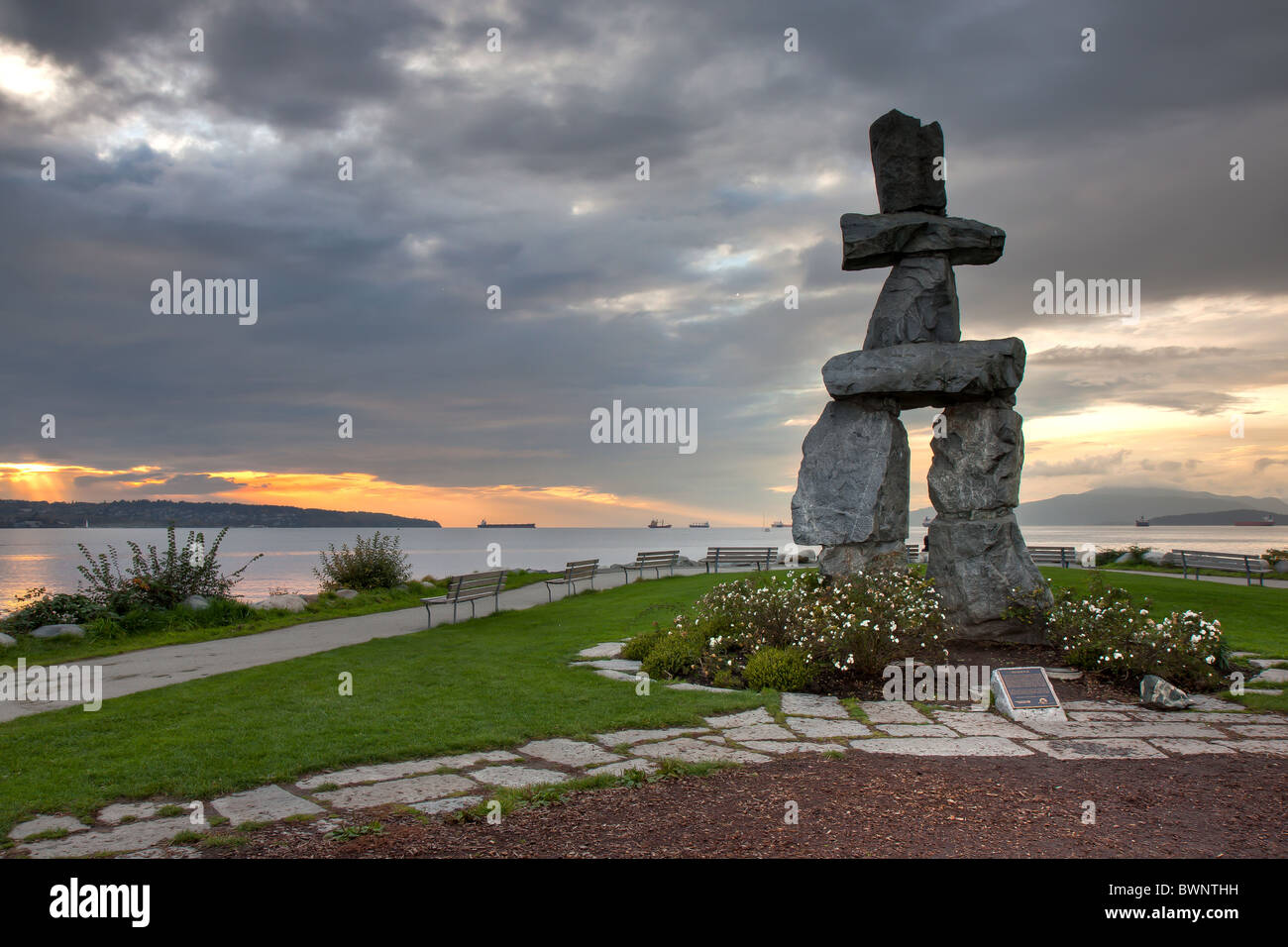Inukshuk sculpture hi-res stock photography and images - Alamy